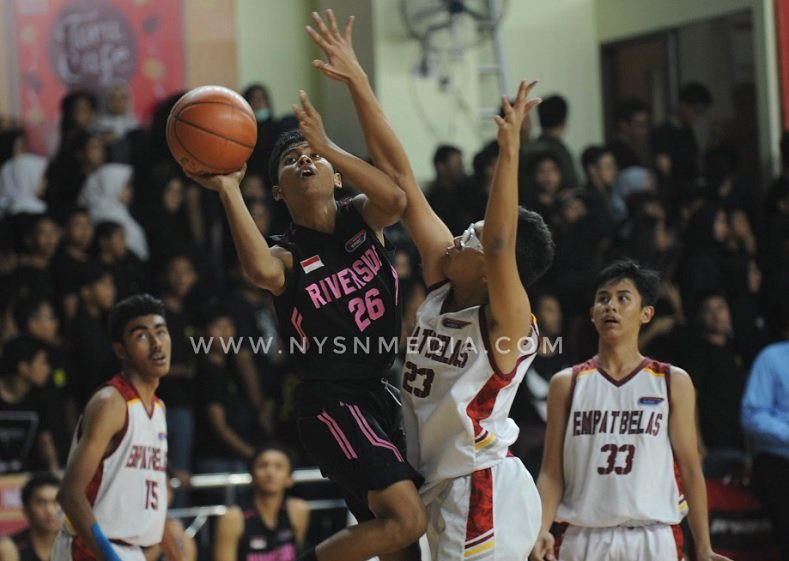 Kandaskan Juara Musim Lalu, SMAN 14 Impresif Di Laga Perdana DBL 2018 ...